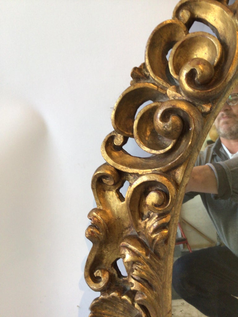 1930s Carved Wood Gilt Oval Italian Mirror with Shell Motif For Sale at ...