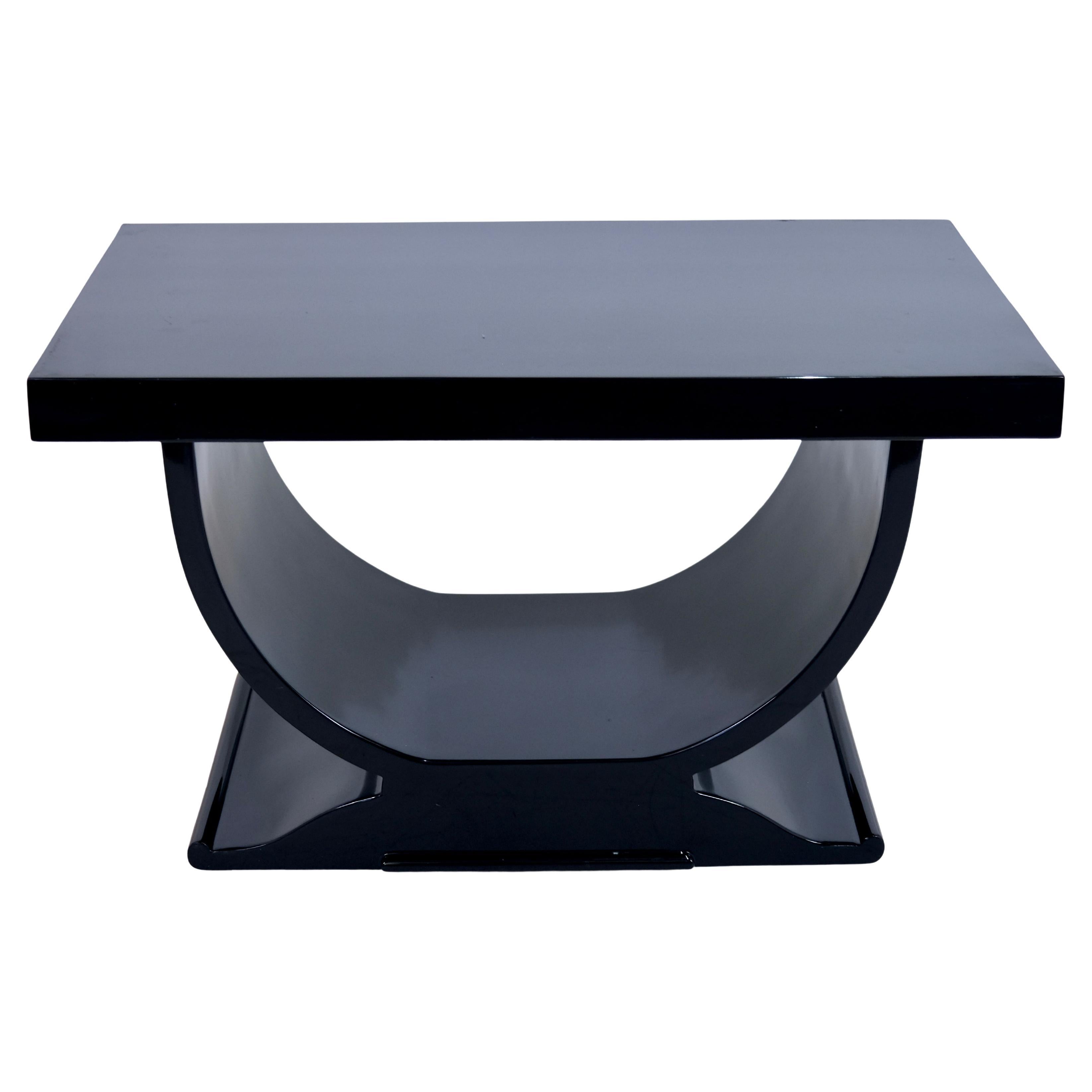1930s French Art Deco Side Table in Black Piano Lacquer with U-shaped ...