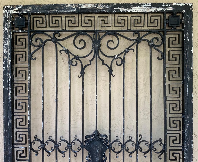 versace logo gate design