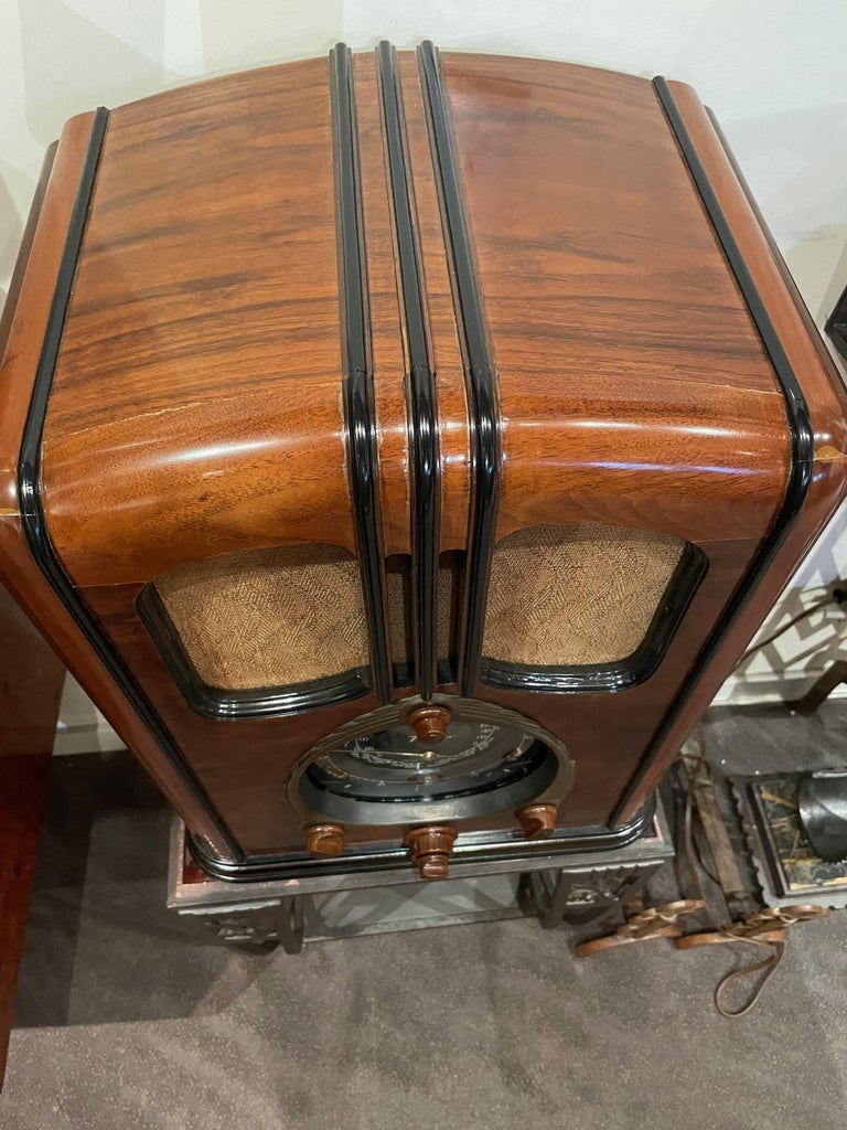 1938 Zenith "WALTON" 12-S-232 Shutter Dial Tombstone Art Deco Radio at ...