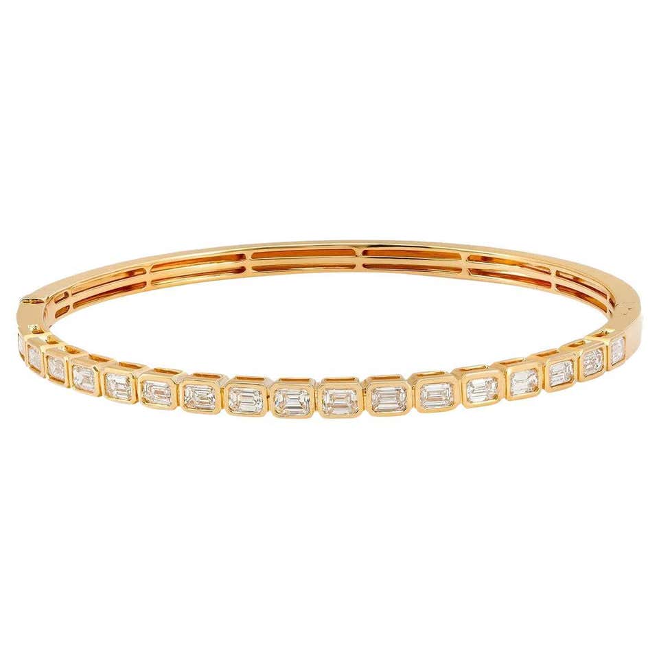 18 Carat Yellow Gold Wire Bangle Bezel Set With A 0 25 Carat Round