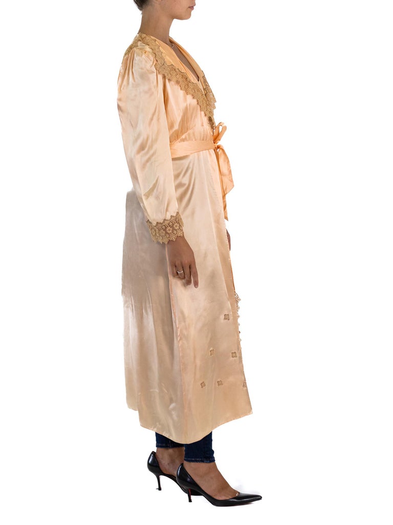1940S Blush Pink Rayon Satin Lace Trimmed Robe For Sale at 1stDibs