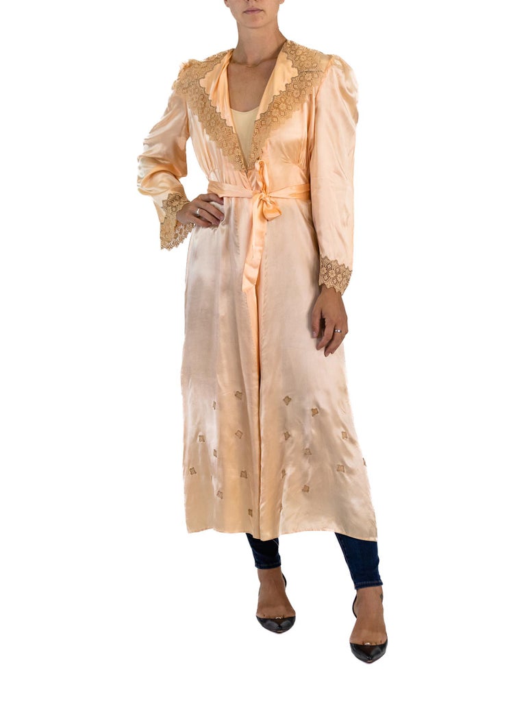 1940S Blush Pink Rayon Satin Lace Trimmed Robe For Sale at 1stDibs