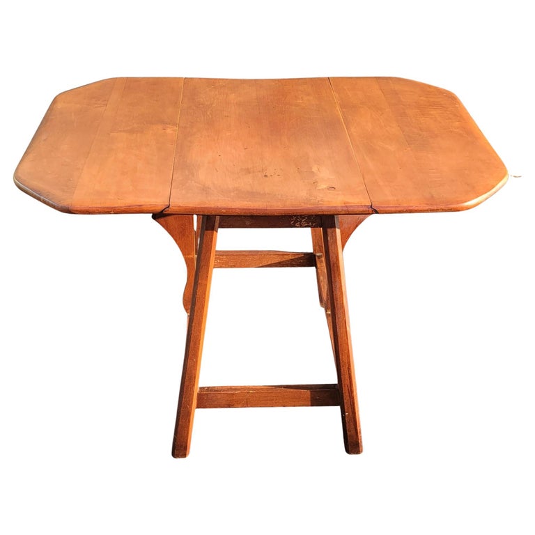 1940s Early American Style Cherry Drop-Leaf Side Table For Sale at 1stDibs