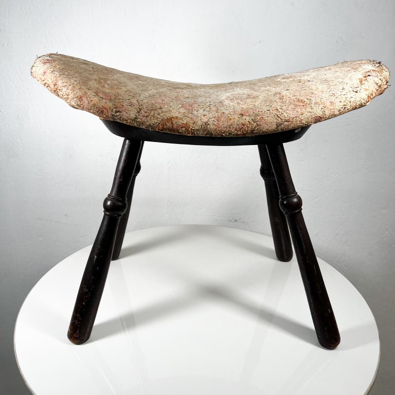 1950s Antique Mahogany Curved Wood Stool Tapered Legs For Sale at 1stDibs