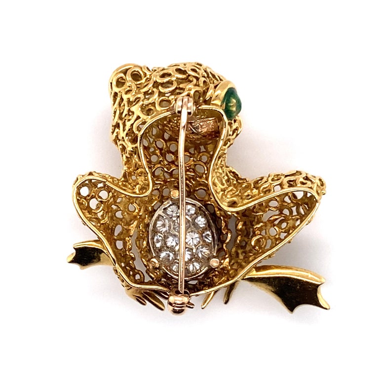 1950s Diamond Enamel Frog Pin in 18 Karat Gold For Sale at 1stDibs