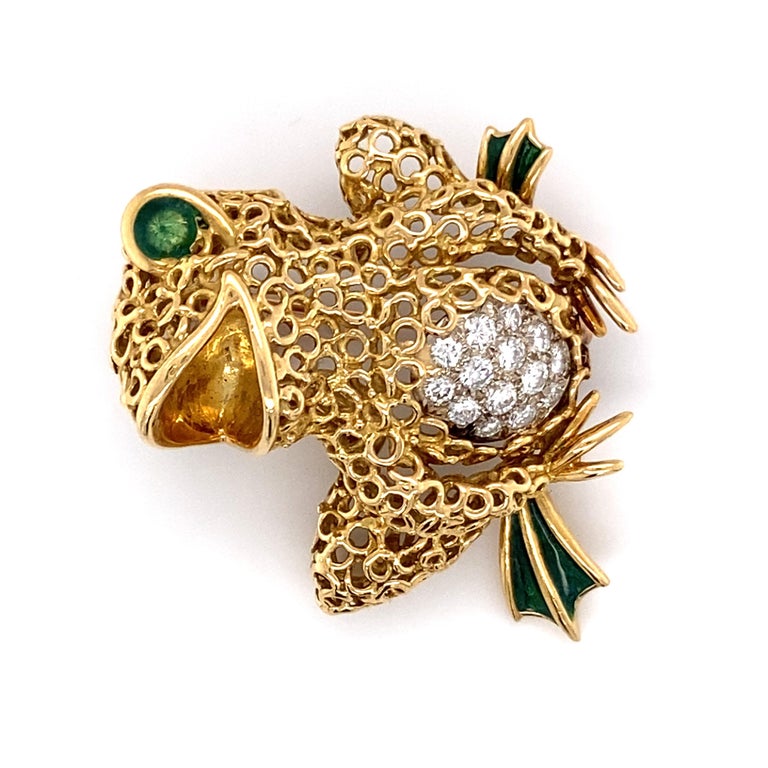 1950s Diamond Enamel Frog Pin in 18 Karat Gold For Sale at 1stDibs