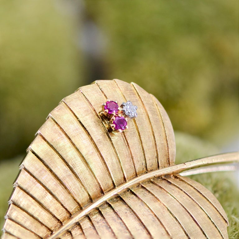 1950s Diamond Ruby 18 Karat Yellow Gold Leaf Brooch For Sale at 1stDibs