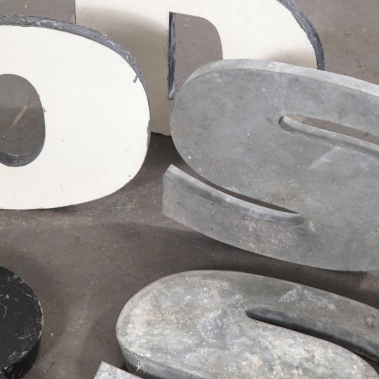 Französische Zinkbuchstaben, Buchstaben Zink C, 1950er Jahre bei 1stDibs