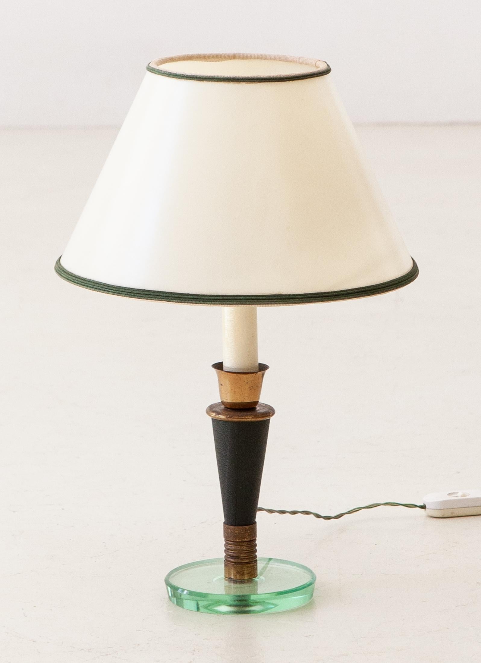 1950s Italian Design Table Lamp - Elegance in Glass and Brass For Sale ...