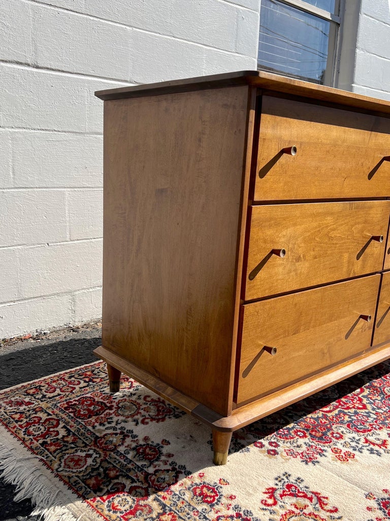 1950s Mid-Century Rock Maple Wood 6 Drawer Dresser For Sale at 1stDibs