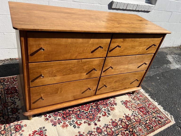 1950s Mid-Century Rock Maple Wood 6 Drawer Dresser For Sale at 1stDibs