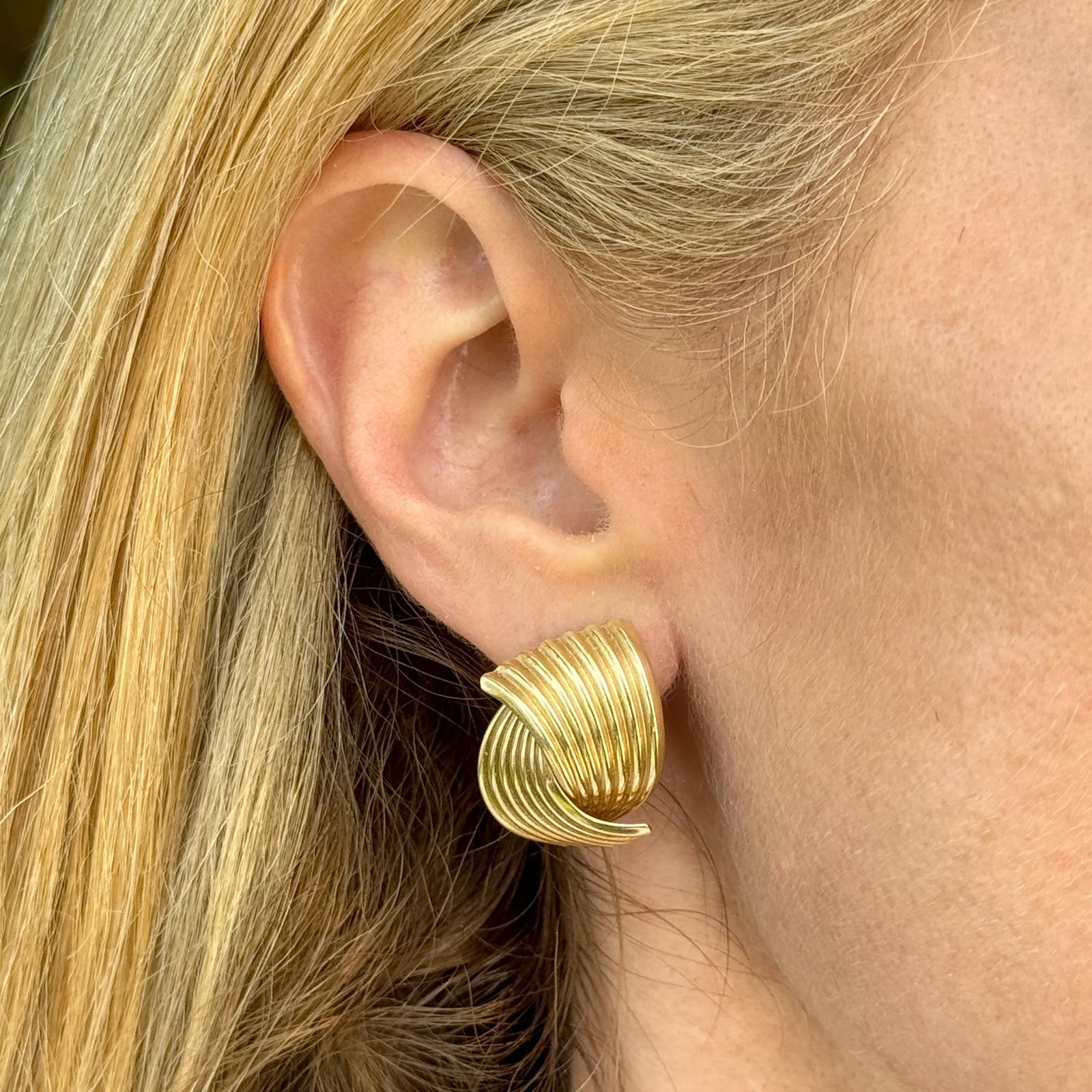 1950's Tiffany and Company Fan Style 14 Karat Yellow Gold Ribbed Ear-Clip Earrings For Sale at ...