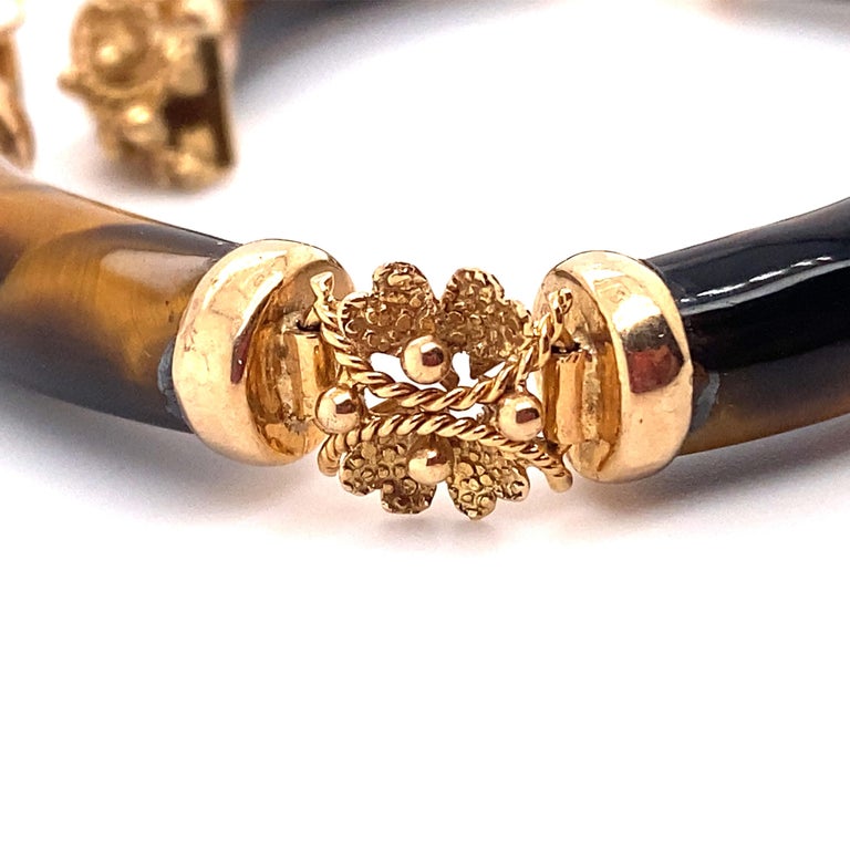 1950s Tiger Eye Curved Link Bracelet in 14 Karat Gold For Sale at 1stDibs