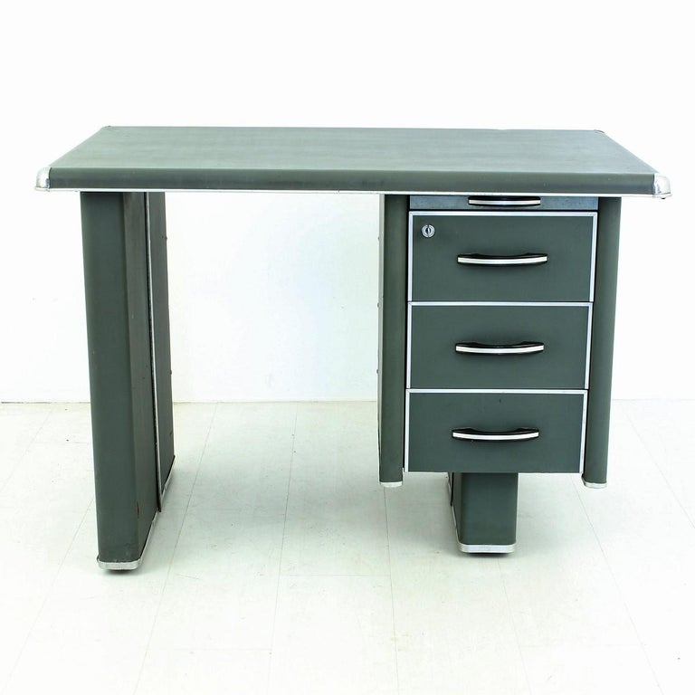 1950s Vintage Metal Desk For Sale at 1stDibs