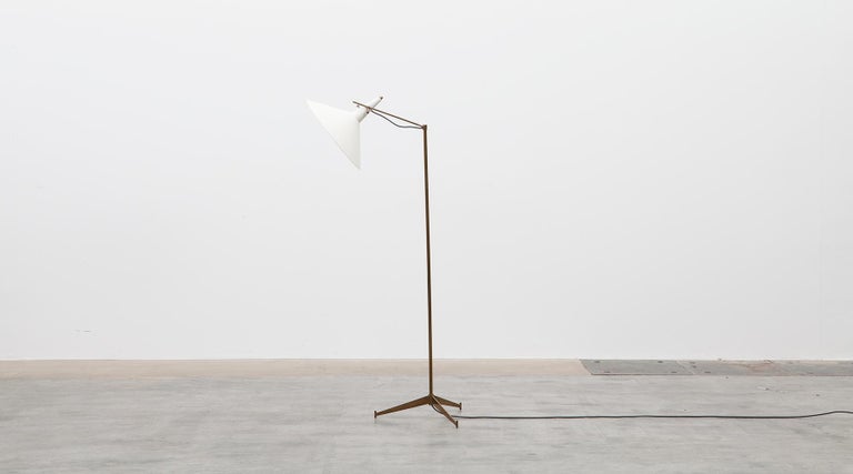 1950s White Lacquered Metal Floor Lamp by Paul McCobb at 1stDibs