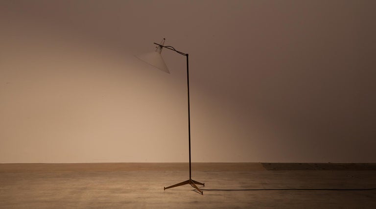 1950s White Lacquered Metal Floor Lamp by Paul McCobb at 1stDibs