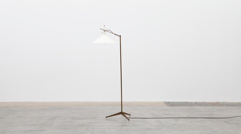 1950s White Lacquered Metal Floor Lamp by Paul McCobb at 1stDibs