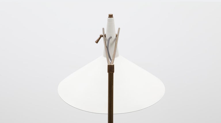 1950s White Lacquered Metal Floor Lamp by Paul McCobb at 1stDibs