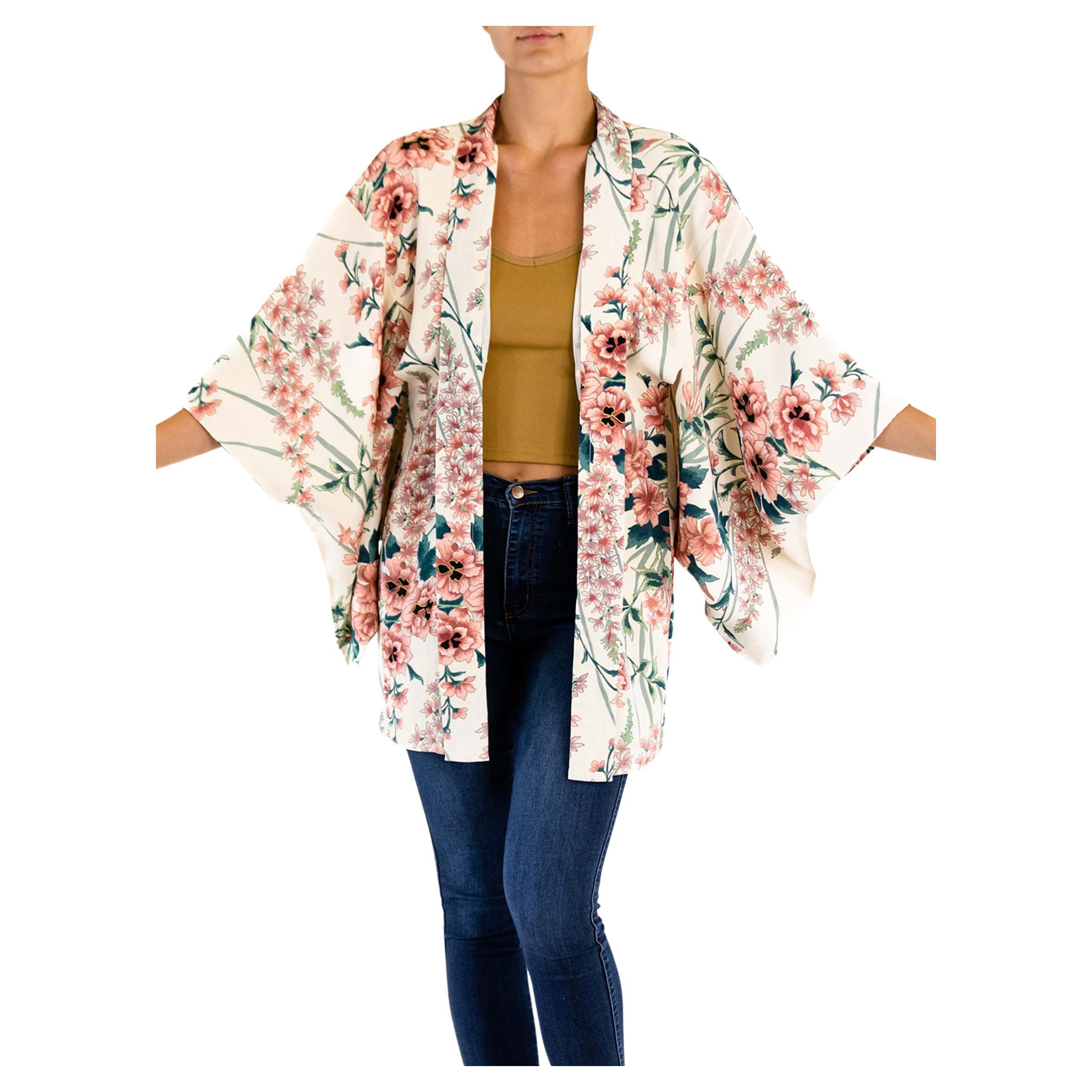 Vintage White Kimono - 104 For Sale on 1stDibs