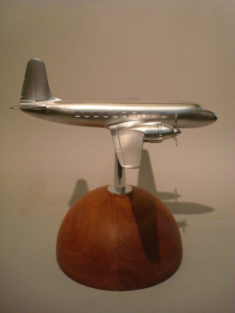 1960s Airplane Model - Aviation Desk Piece For Sale at 1stDibs