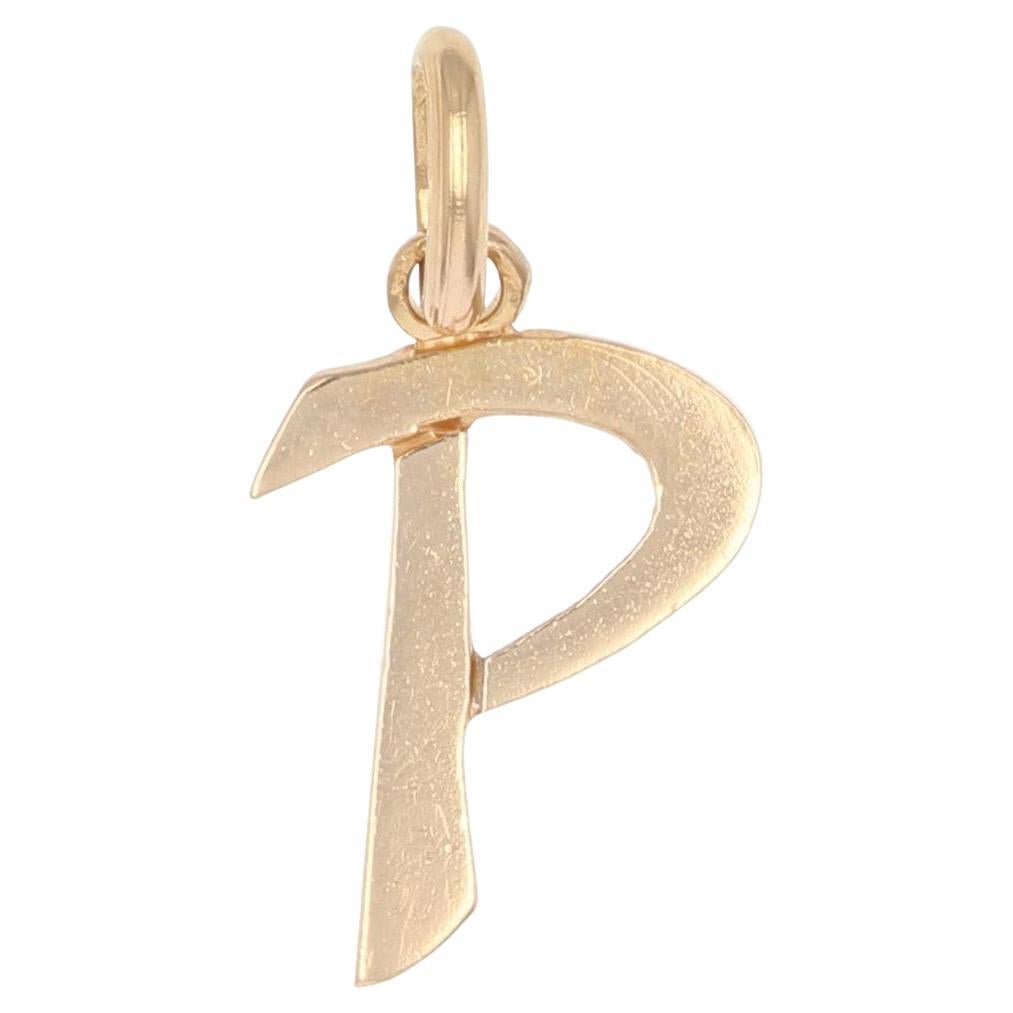 1960s 18 Karat Yellow Gold Letter "P" Charm Pendant For Sale at 1stDibs