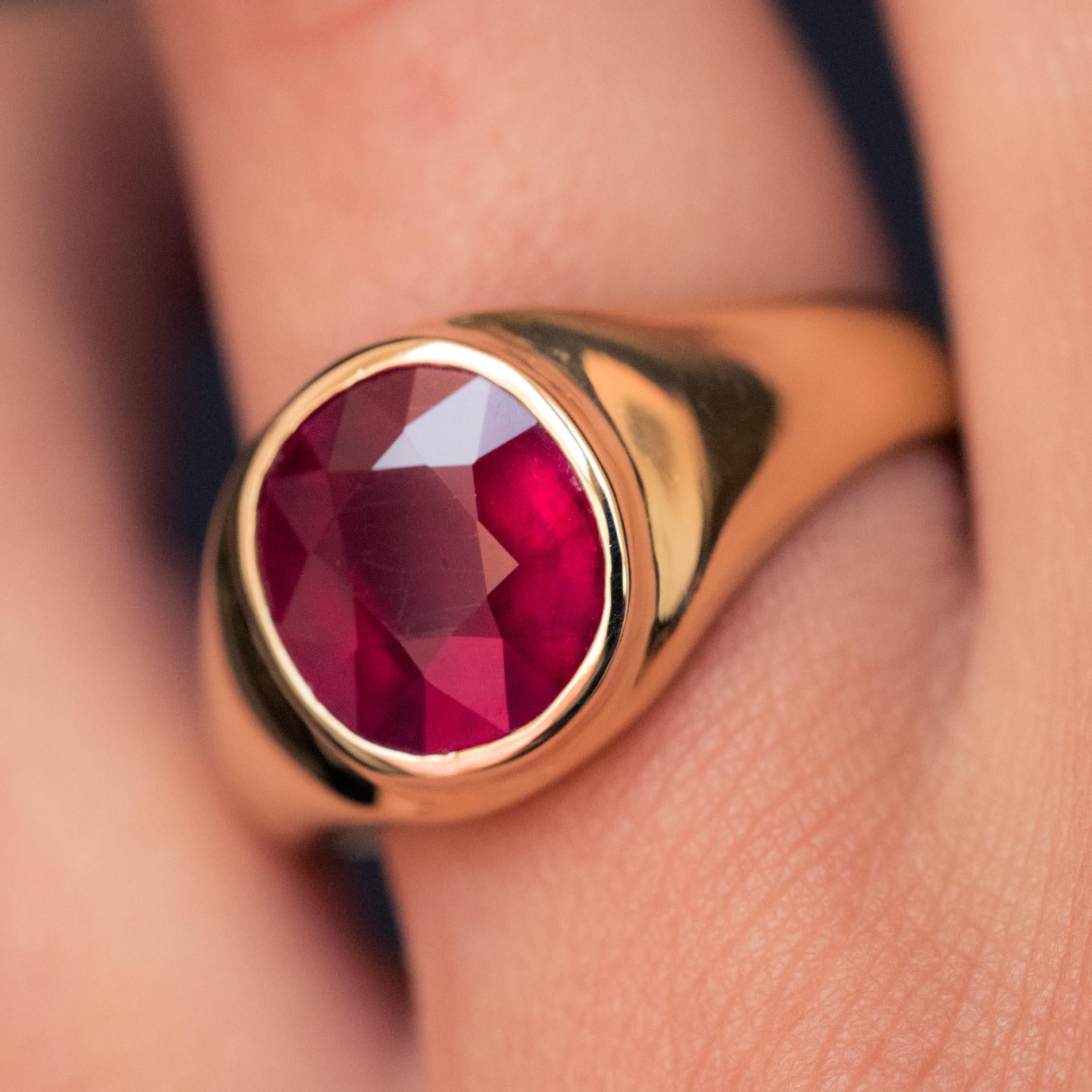 1960s 5.05 Carat Ruby 18 Karat Yellow Gold Bangle Ring For Sale at ...