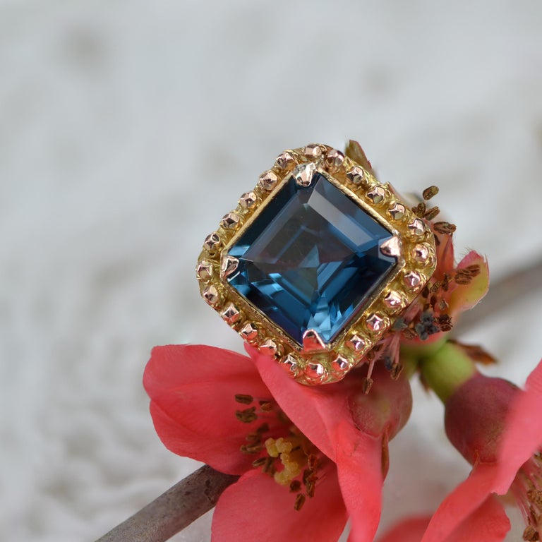 1960s 7.30 Carats Blue London Topaz 18 Karat Yellow Gold Retro Ring For ...