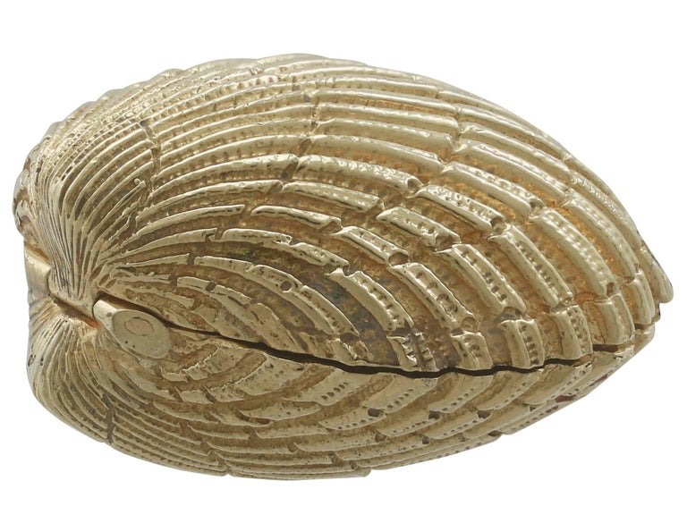 1960s American 18-Karat Yellow Gold 'Scallop Shell' Box at 1stDibs