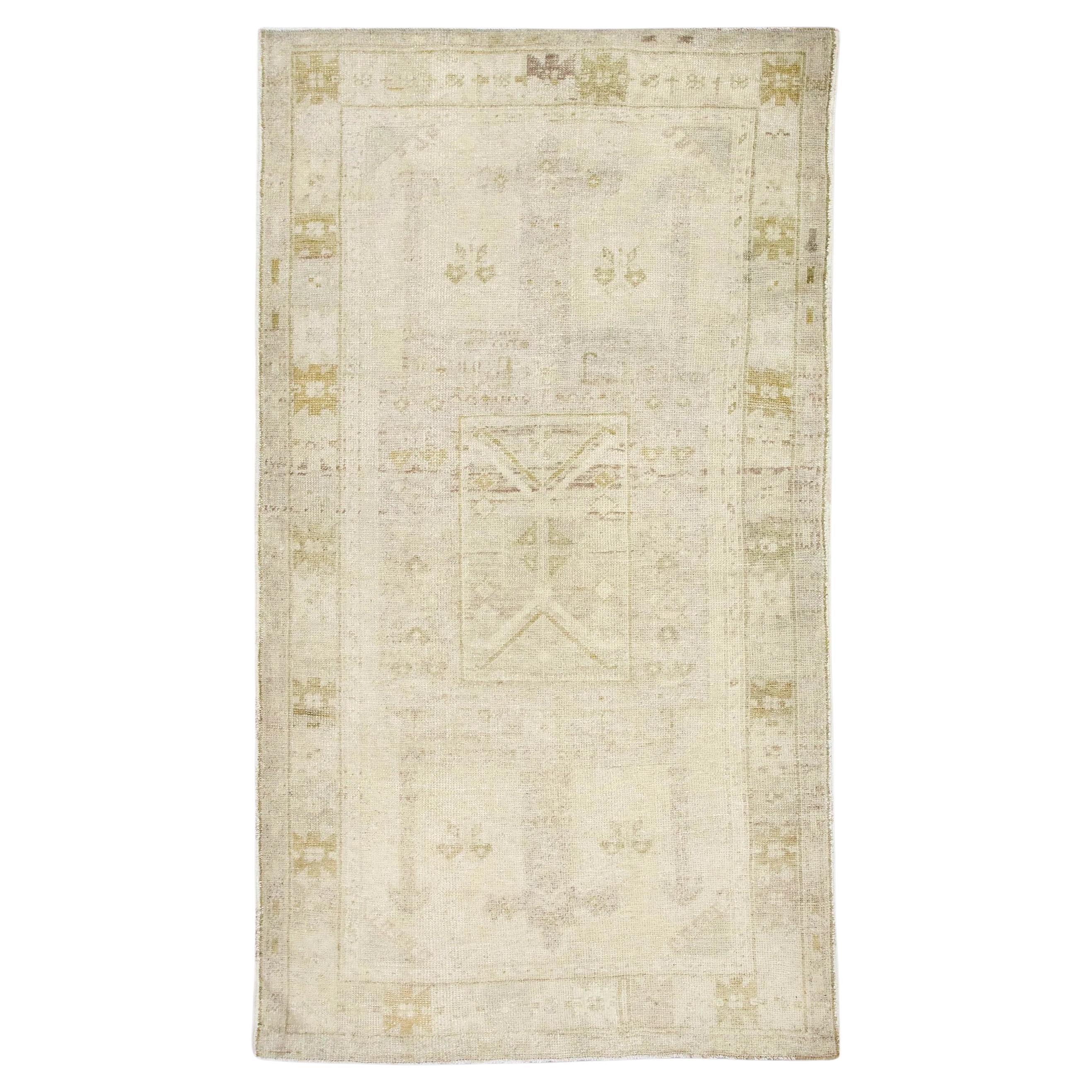 1960s Beige Vintage Turkish Rug 3'7" x 6'9" For Sale at 1stDibs