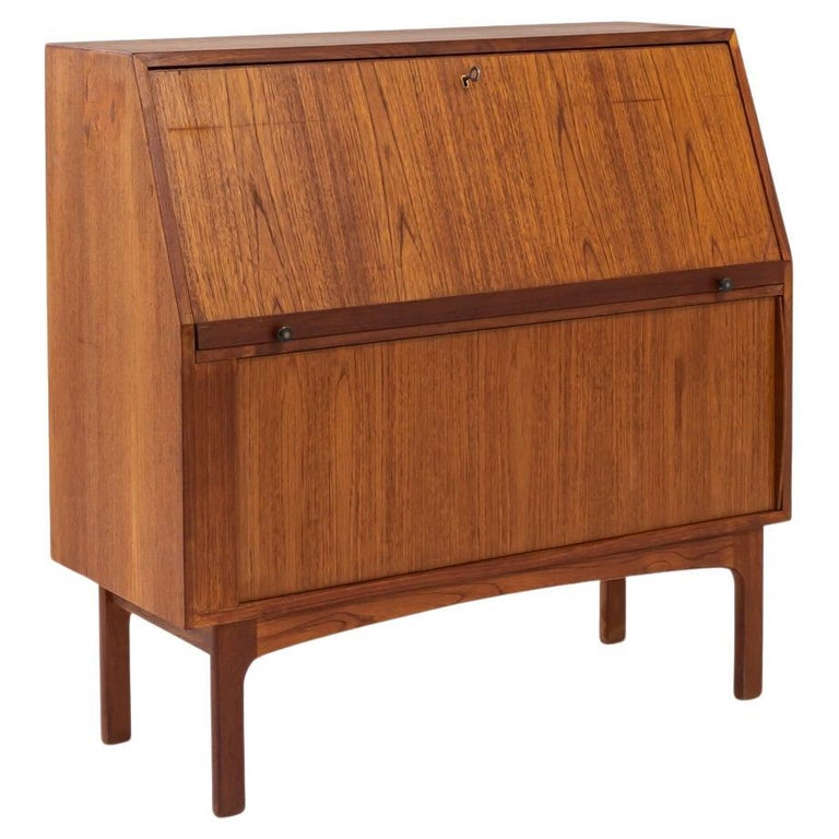 Secrétaire danois en teck des années 1960 En vente sur 1stDibs