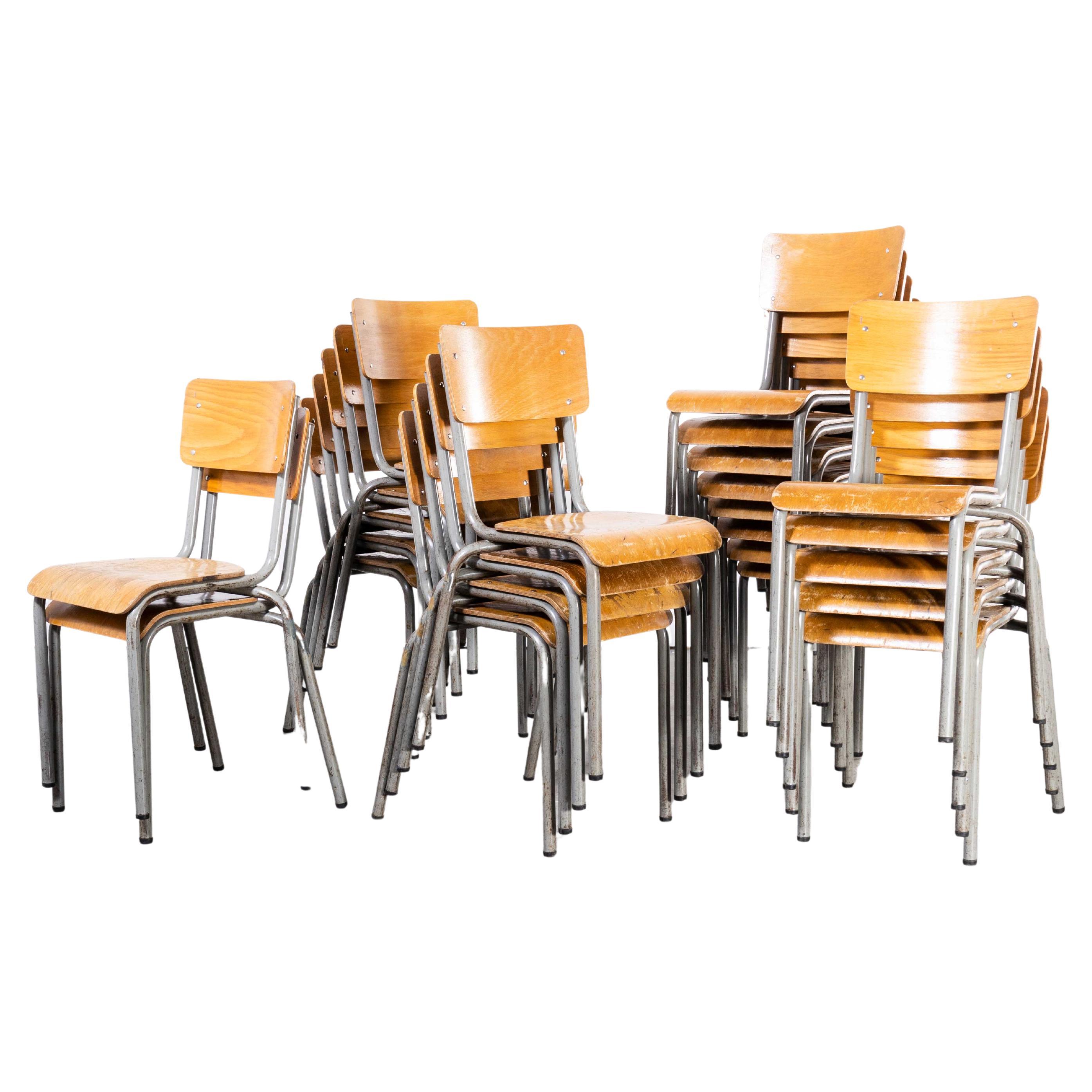 Chaises de salle à manger empilables françaises Mullca simple modèle ...