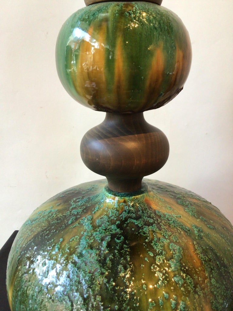 1960s Green Textured Ceramic Round Lamp on Wood Base For Sale at 1stDibs