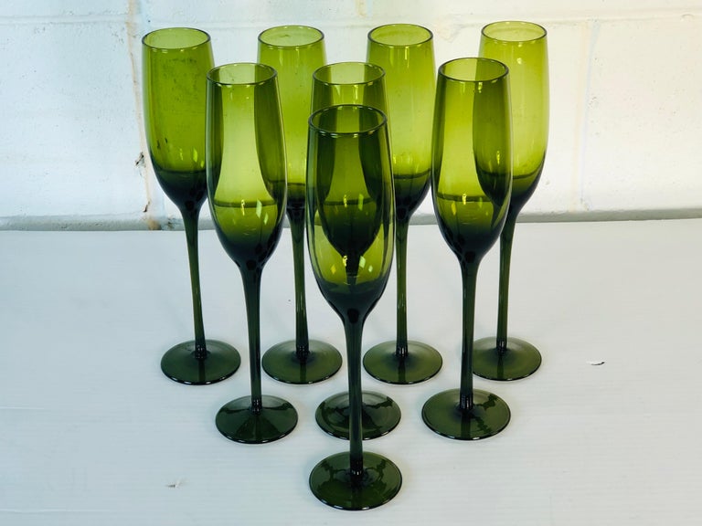 1960s Italian Tall Green Champagne Flutes, Set of 8 For Sale at 1stDibs