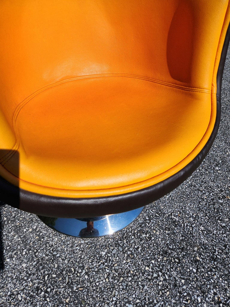 1960s Mid-Century Modern Leather Swivel Chair For Sale at 1stDibs
