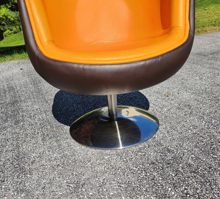 1960s Mid-Century Modern Leather Swivel Chair For Sale at 1stDibs