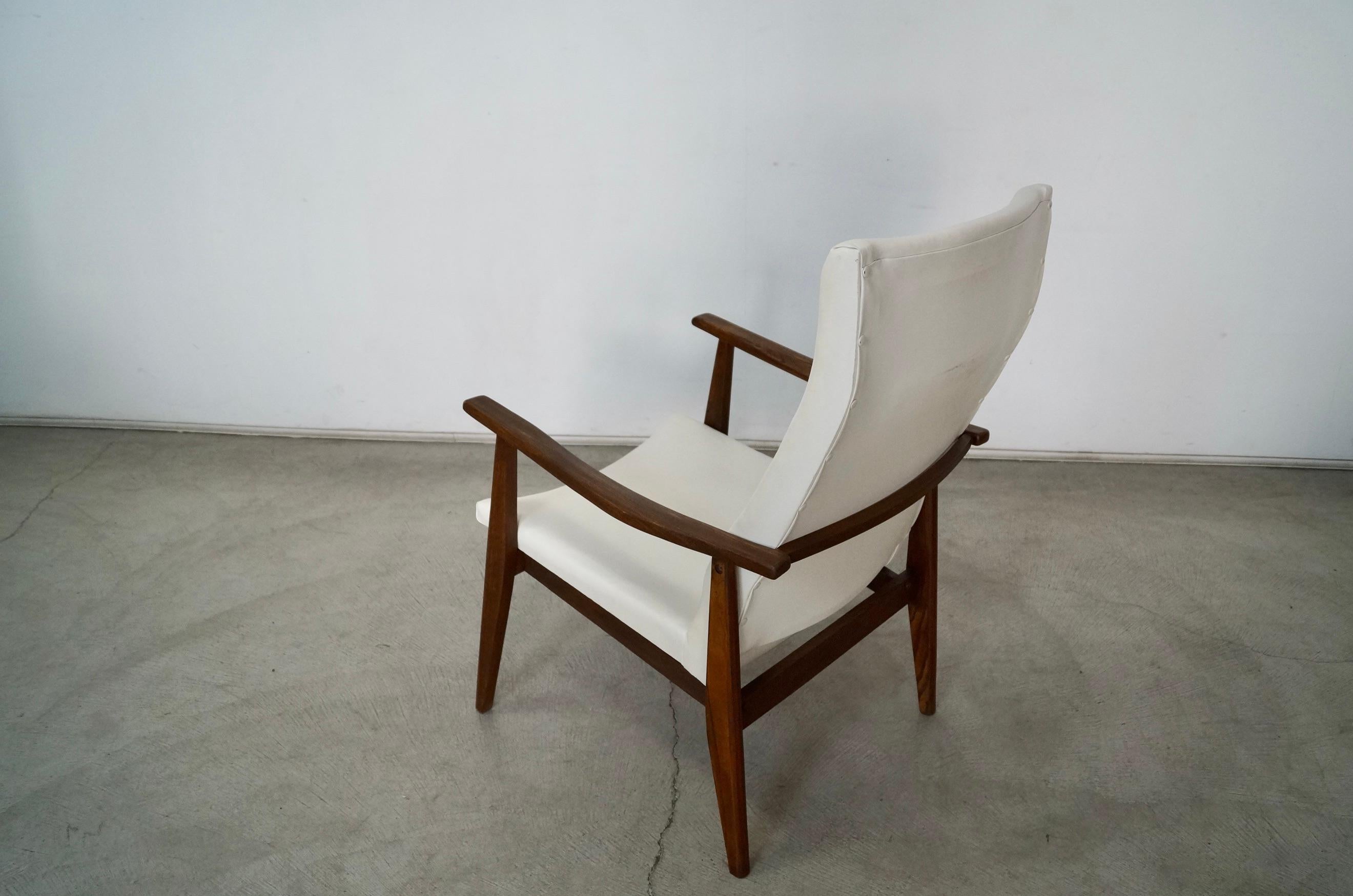 1960's Mid-Century Modern Lounge Chair For Sale at 1stDibs