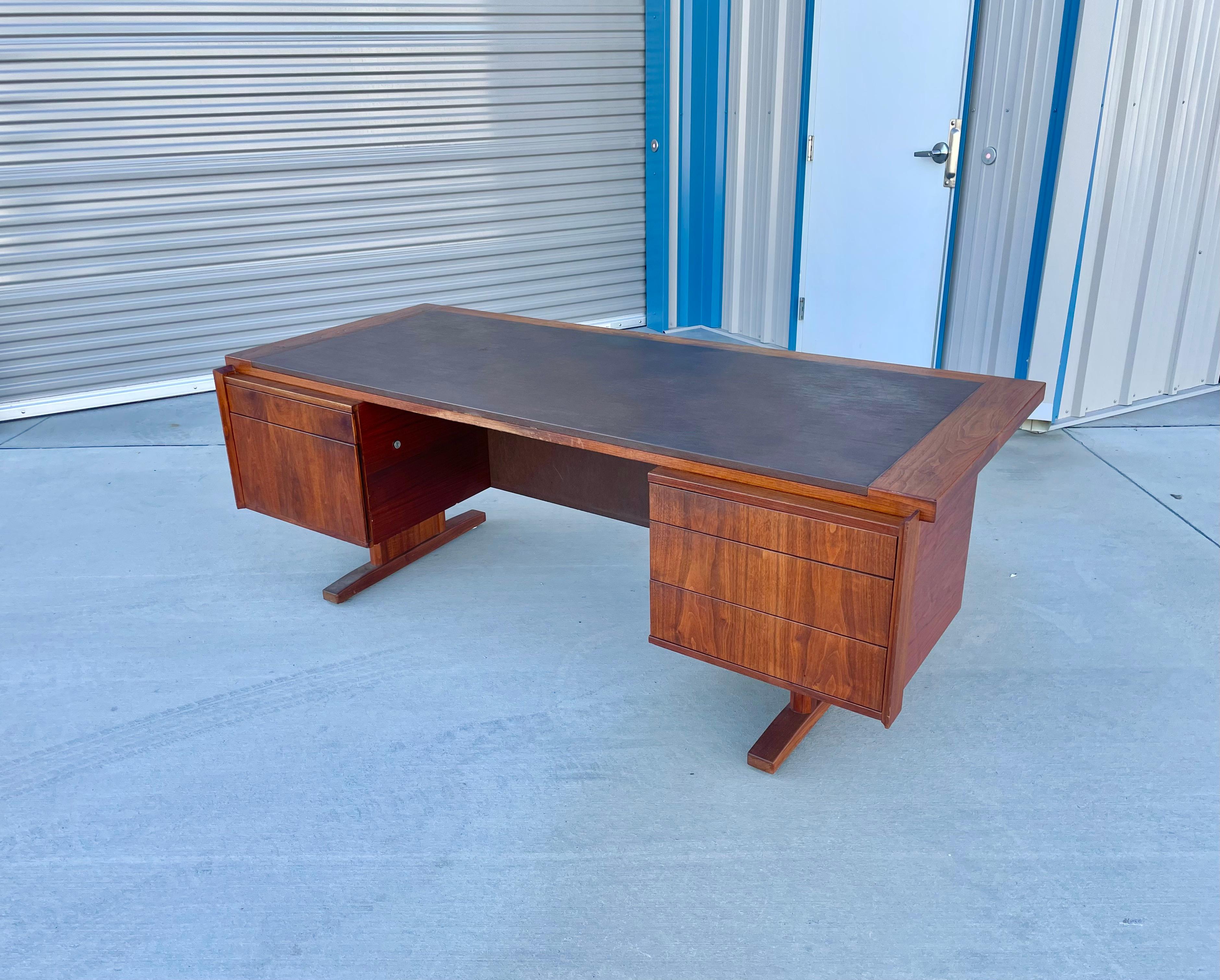 1960s Mid Century Vinyl and Walnut Executive Desk For Sale at 1stDibs