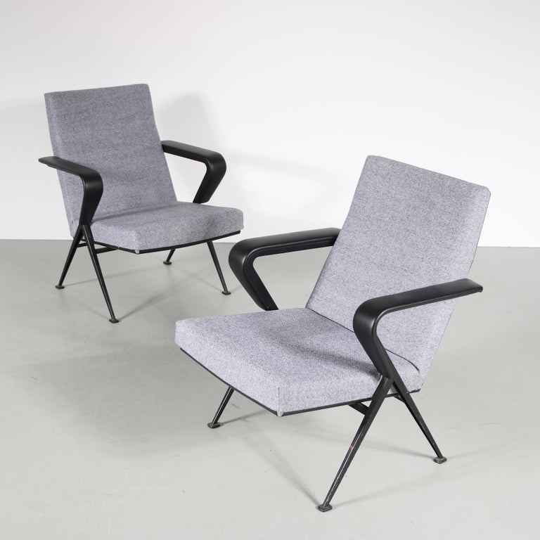 1960s Pair of “Repose” Chairs by Friso Kramer for Ahrend de Cirkel ...