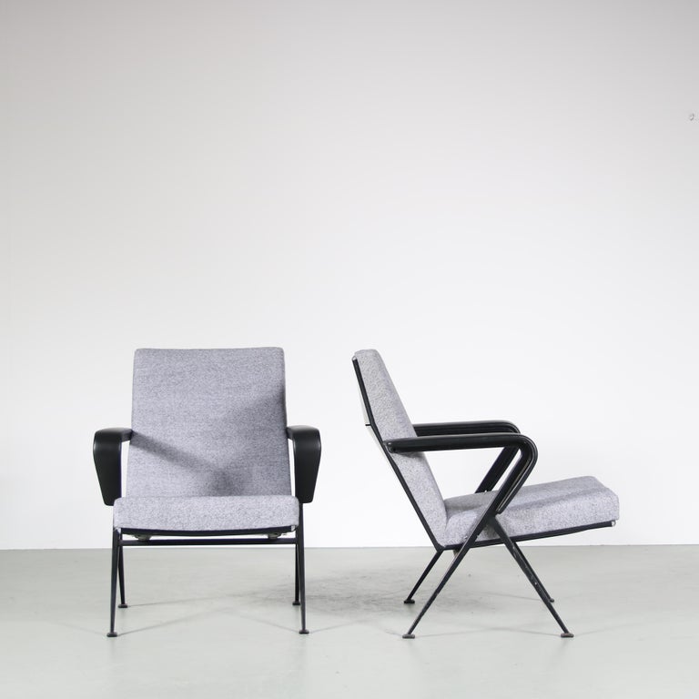 1960s Pair of “Repose” Chairs by Friso Kramer for Ahrend de Cirkel ...