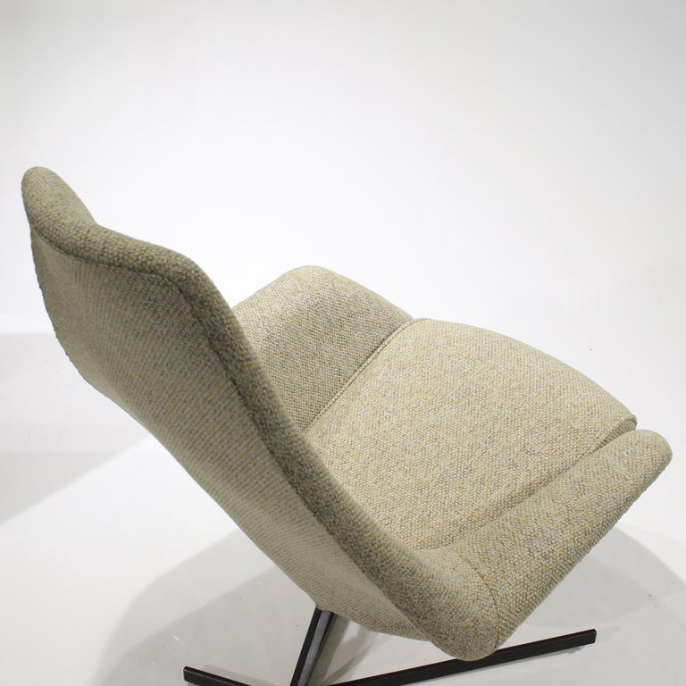 Mid Century Modern Lounge Chairs by Peter Hoyte "Ph6" Cantilever For ...