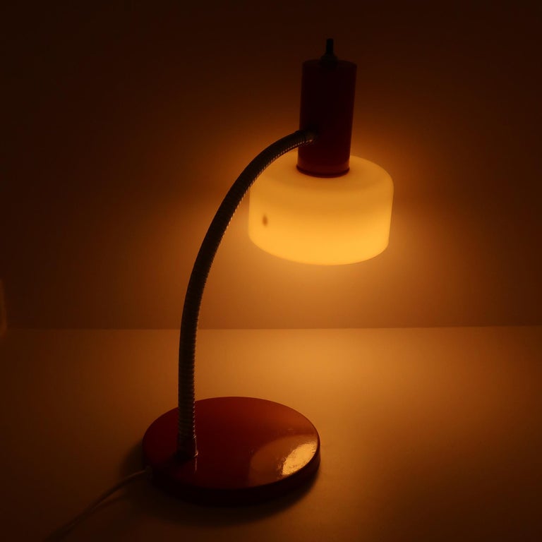 1960s Red and White Gooseneck Desk Lamp For Sale at 1stDibs