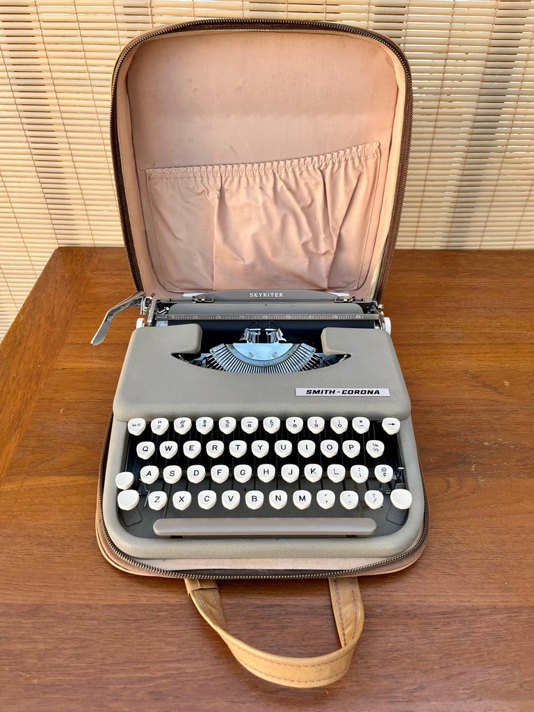 1960s Smith Corona Skyriter Portable Typewriter with Vinyl Case For ...