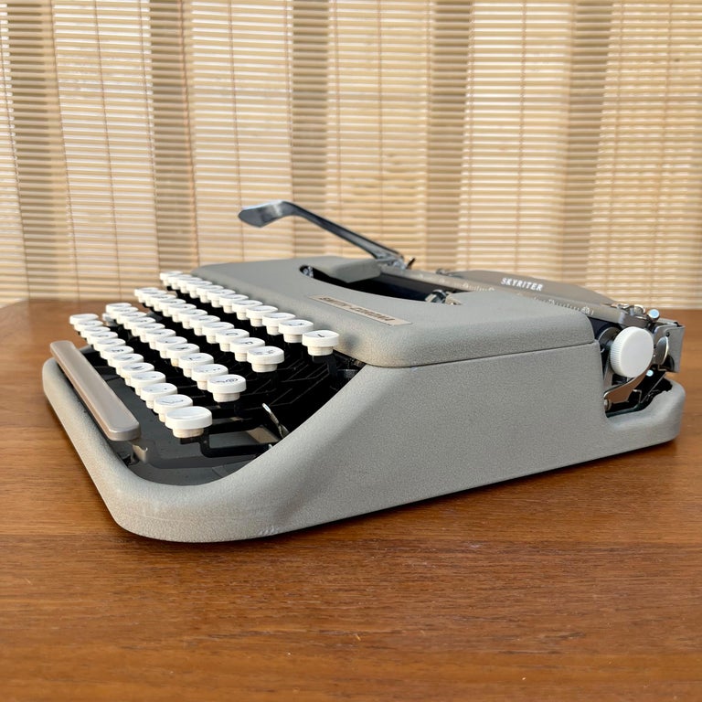 1960s Smith Corona Skyriter Portable Typewriter with Vinyl Case For ...
