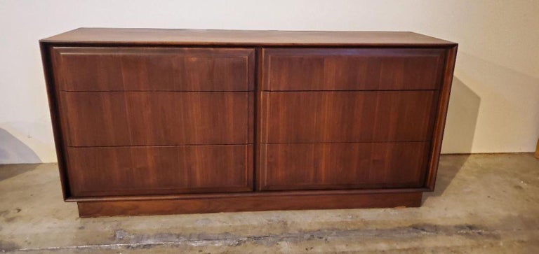 1960s Vintage Dillingham Walnut 6 Drawer Dresser Attributed to Milo ...