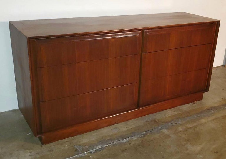 1960s Vintage Dillingham Walnut 6 Drawer Dresser Attributed to Milo ...