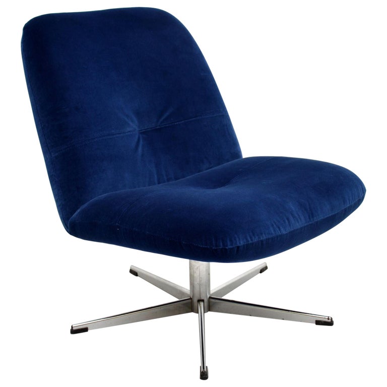 1960s Vintage Swivel Lounge Chair For Sale at 1stDibs