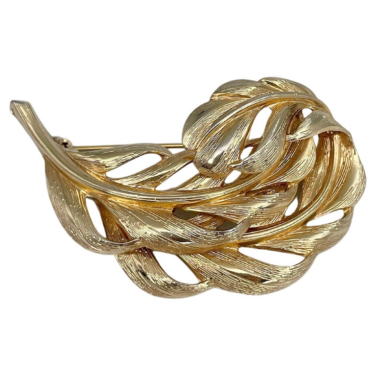 1965 Vintage Grosse Gold Tone Leaf Pin Brooch For Sale at 1stDibs