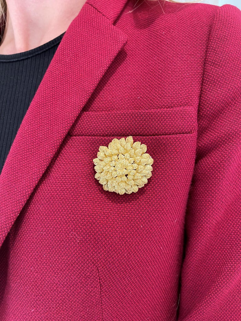 1970's 18k Yellow Gold Italian Leaf Pin For Sale at 1stDibs