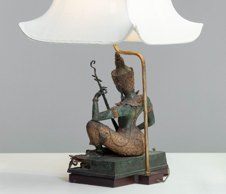 Lampes de table asiatiques vintage des années 1970 avec statues en ...